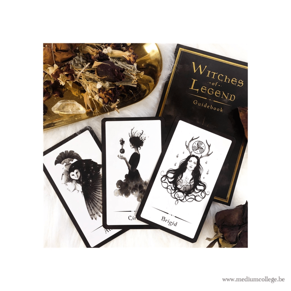 Witches of Legend Oracle - Annabelle Lewis